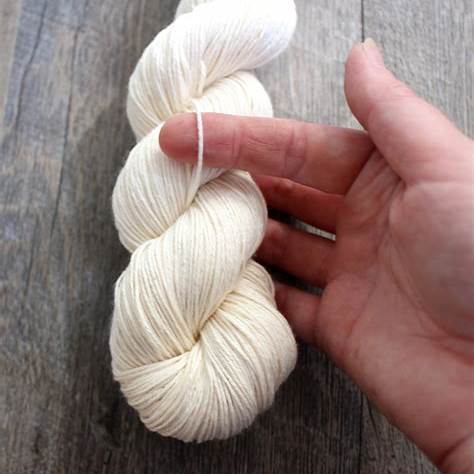 What is fingering weight yarn? A complete guide to this versatile yarn ...